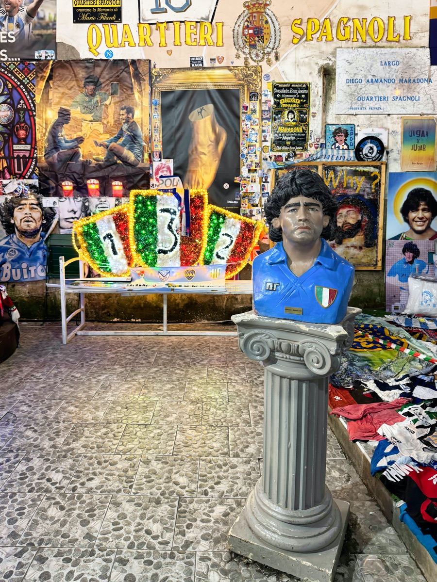 Naples and the street art dedicated to Maradona – Campania Secrets