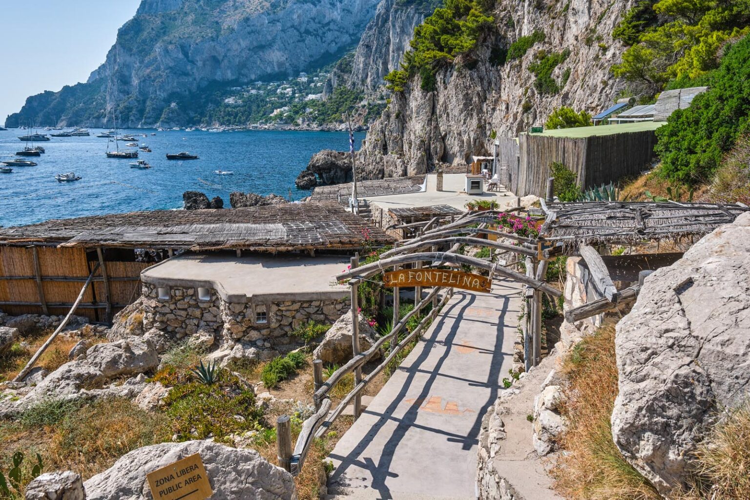 Facing the Faraglioni of Capri, La Fontelina restaurant and beach ...