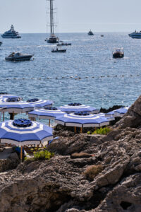Facing the Faraglioni of Capri, La Fontelina restaurant and beach ...