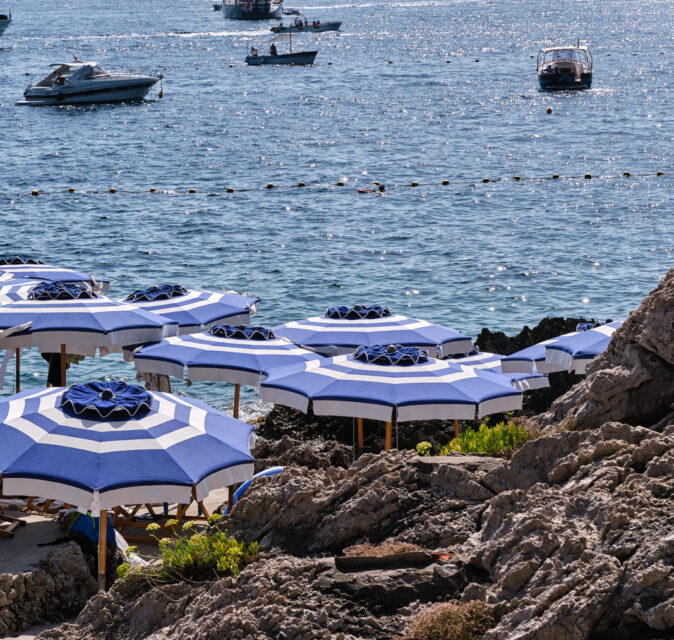 Facing the Faraglioni of Capri, La Fontelina restaurant and beach ...