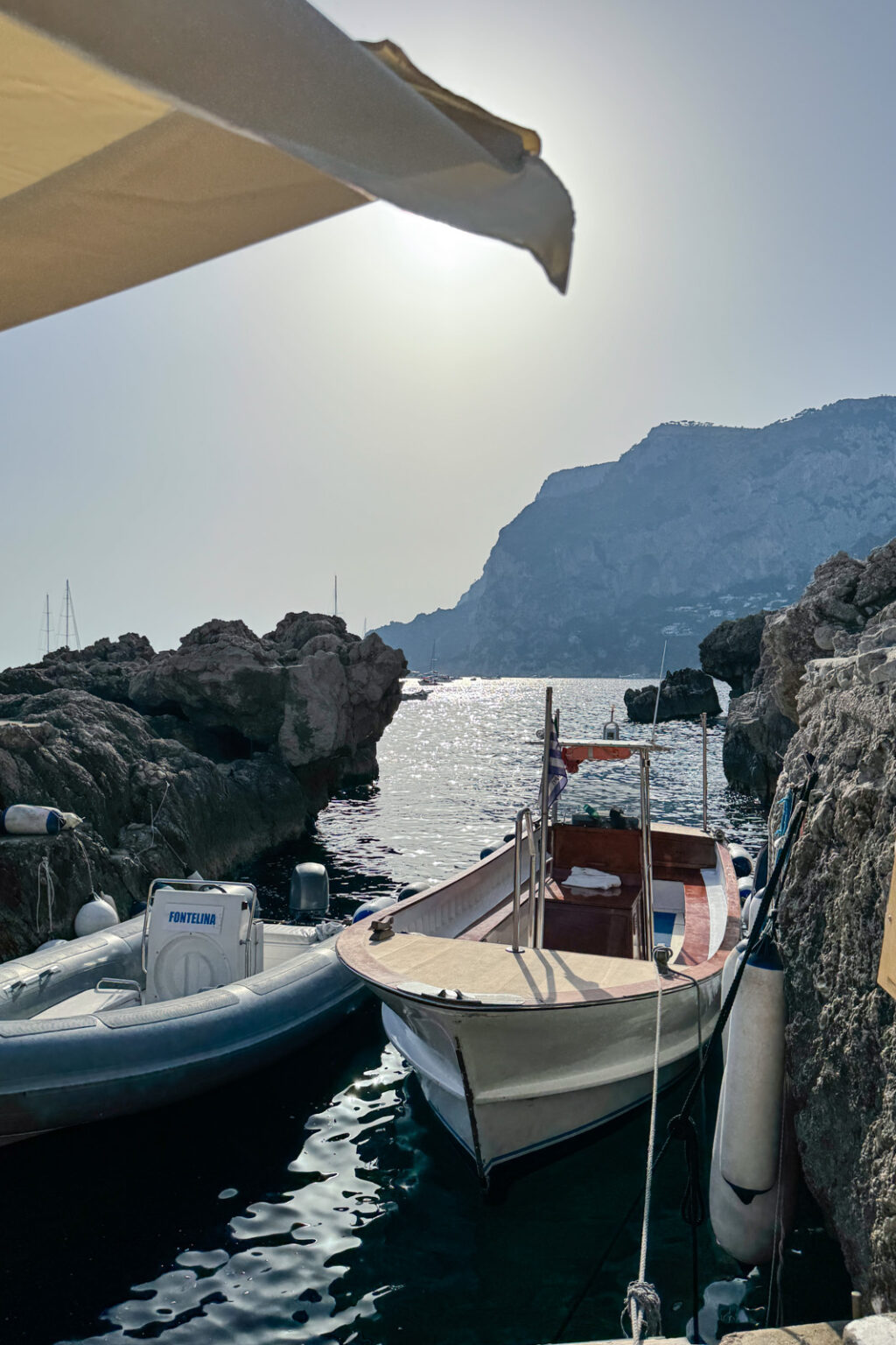 Facing the Faraglioni of Capri, La Fontelina restaurant and beach ...